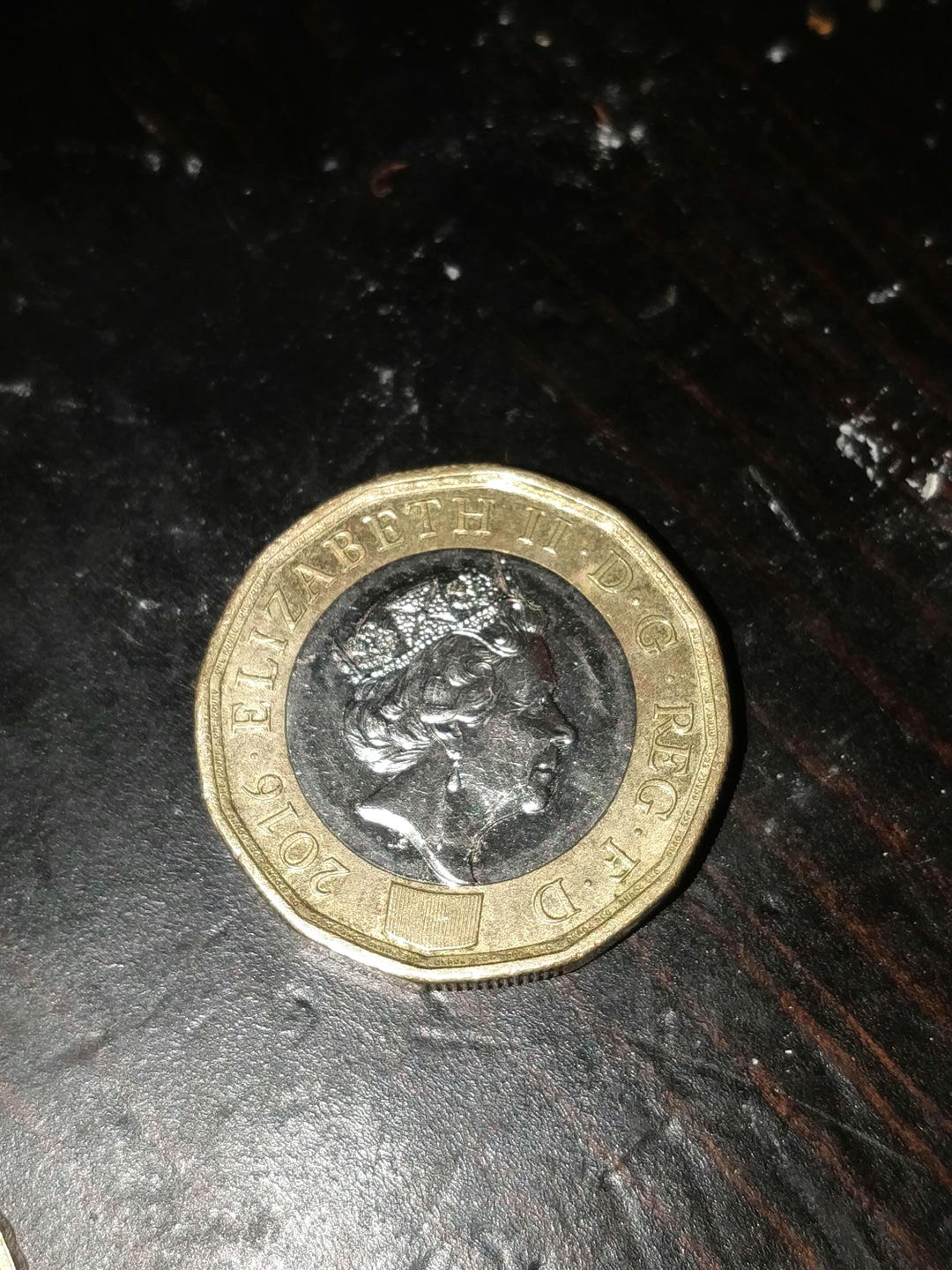 Rare 1 Pound Coin (2016) – Last 12-corner Design With Queen Elizabeth ...