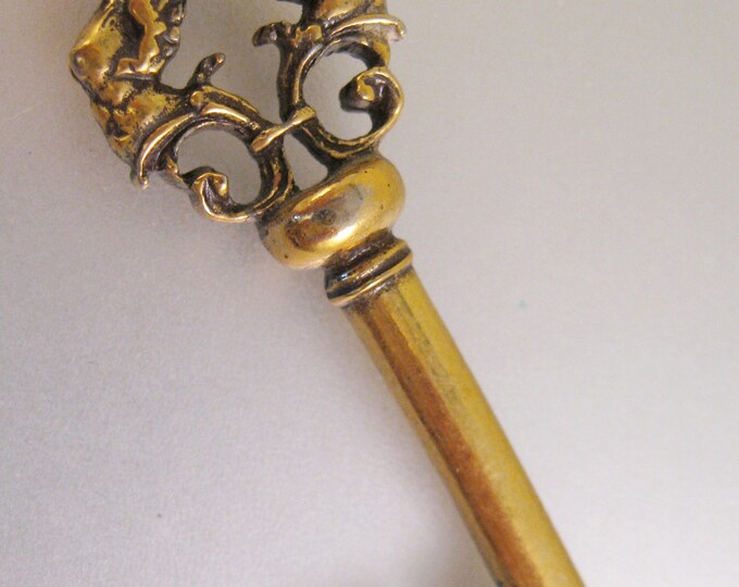 Vintage Antique Style Griffin Skeleton Key Brass Finish Pendant ...