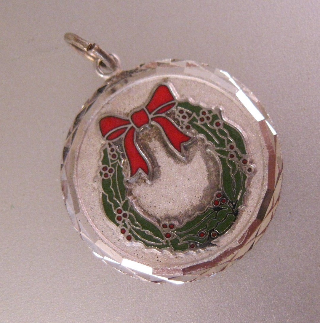 GRIFFITH Christmas Wreath Enamel Sterling Silver Charm Pendant Gifts ...