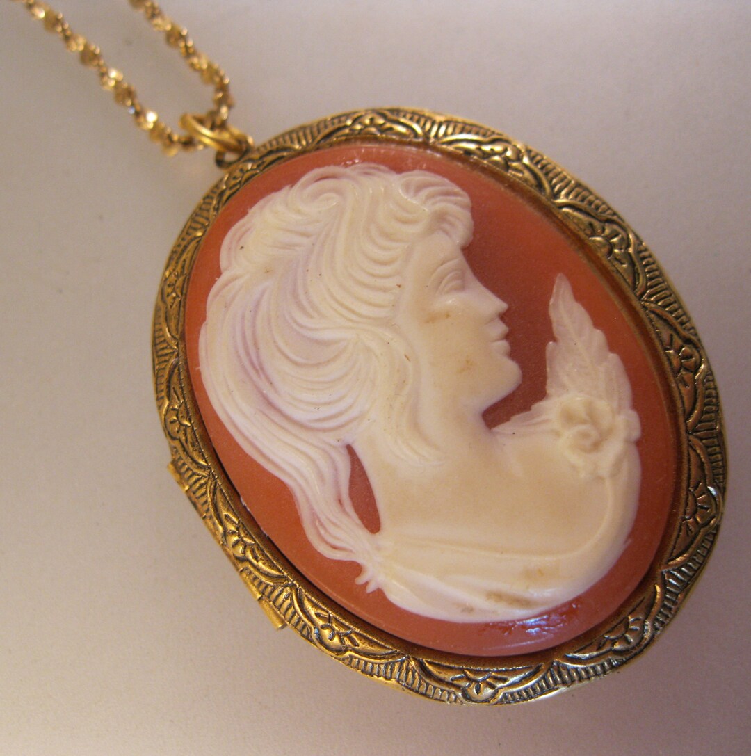 Vintage Large Cameo Locket Pendant & Chain Necklace 28 Gold Tone ...