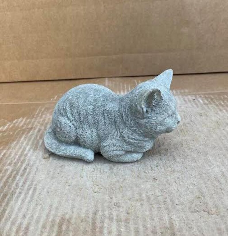 Garden Cat Statue Crouching Cat Memorial Stone Figure Pet Grave ...