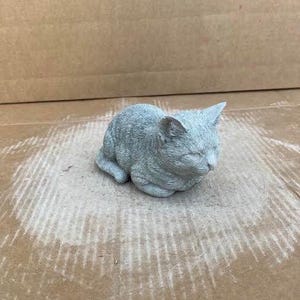 Garden Cat Statue Crouching Cat Memorial Stone Figure Pet Grave ...