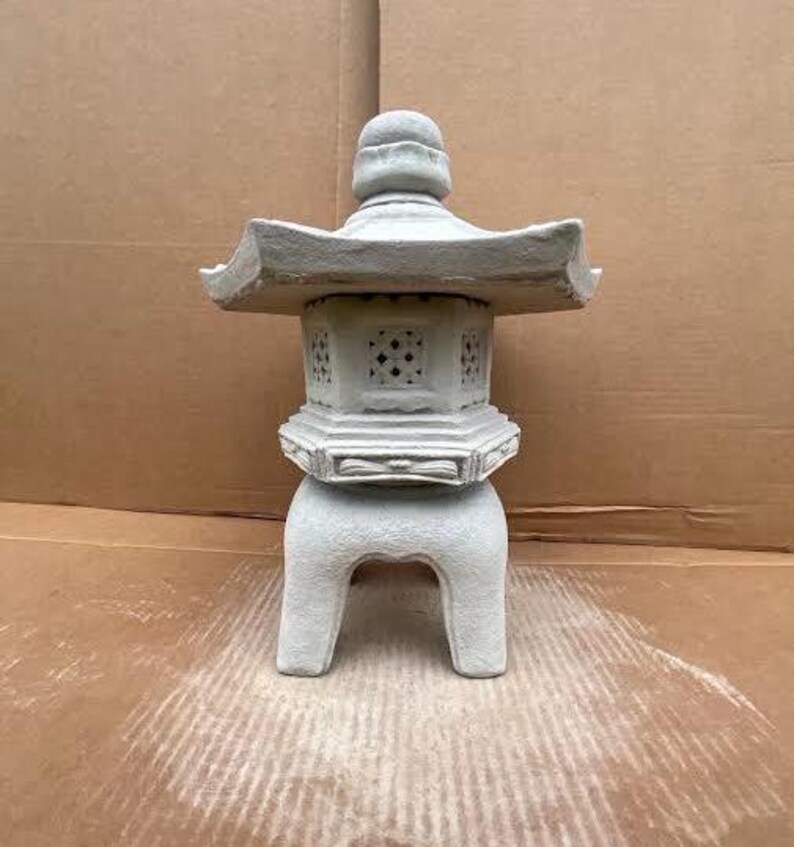 Oriental Lantern Garden Statue Outdoor Pagoda Sculpture Lawn Lantern ...
