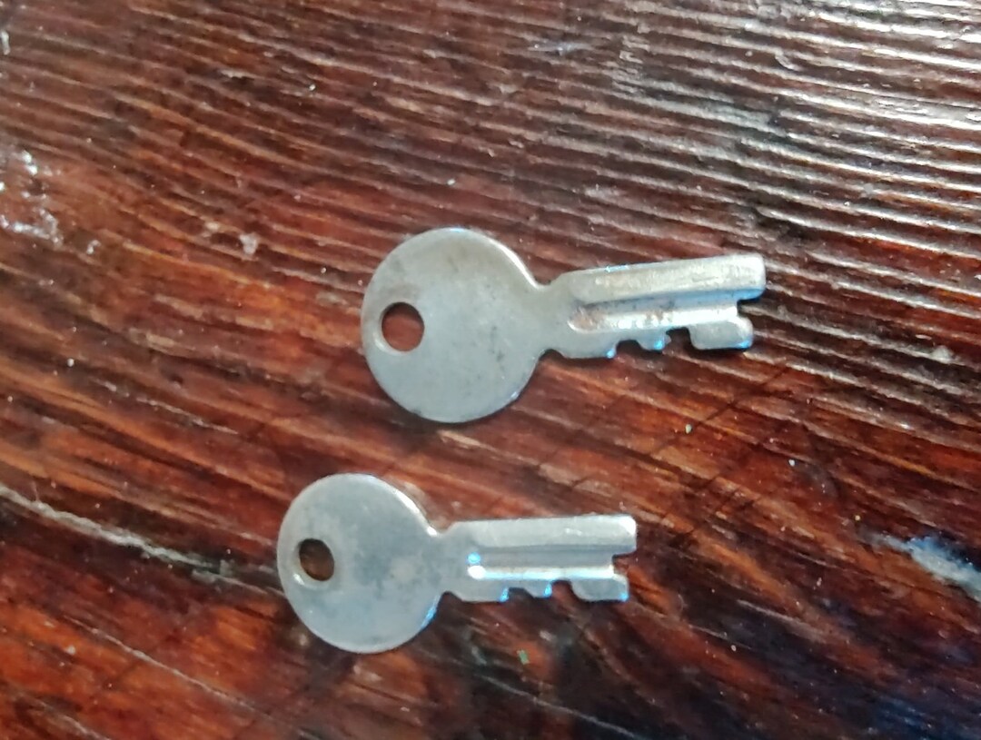 Vintage Pair of Small Steel Keys - Etsy
