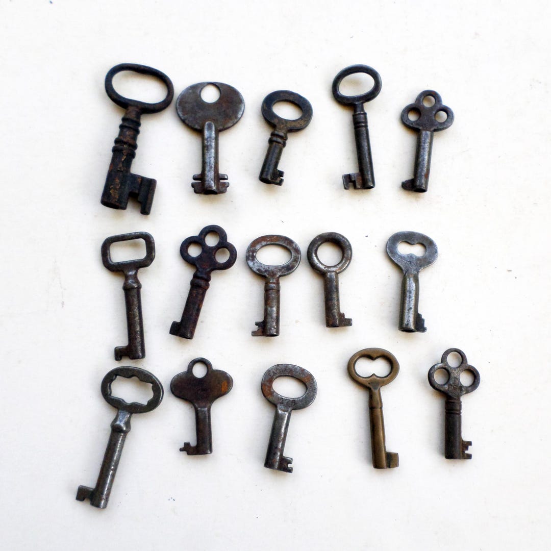 Lot of 15 Small Vintage Skeleton Keys, Vintage Clock Keys, Metal Keys ...