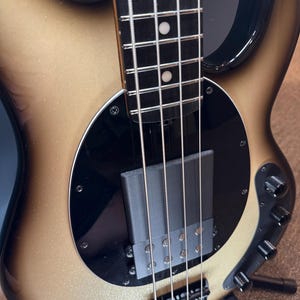 Bass Ramp for Music Man Stingray Bass – 4H Pickup Style | Thumb Rest ...