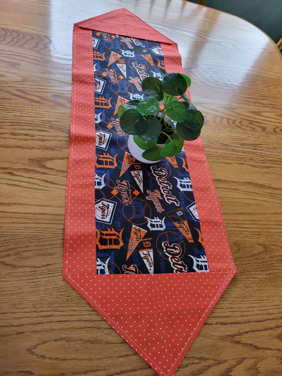 Detroit Tigers Table Runner: Reversible MLB Bar Topper - Etsy