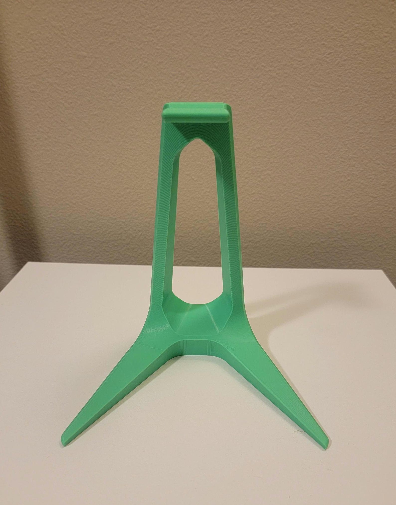 Minimalist Headphone Stand – Lightweight, Durable, Modern Headset ...