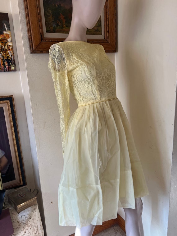 Vintage 1960s Stunning Pale Yellow Lace Satin Princ… - Gem