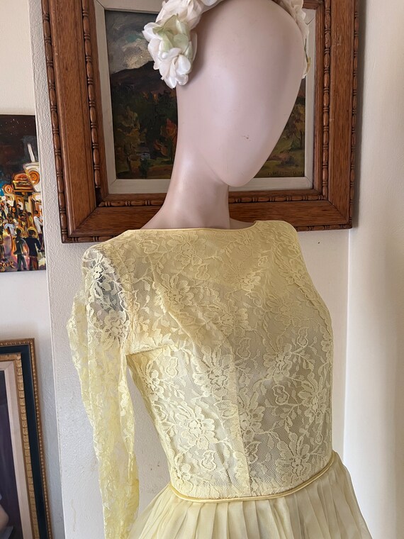 Vintage 1960s Stunning Pale Yellow Lace Satin Princ… - Gem