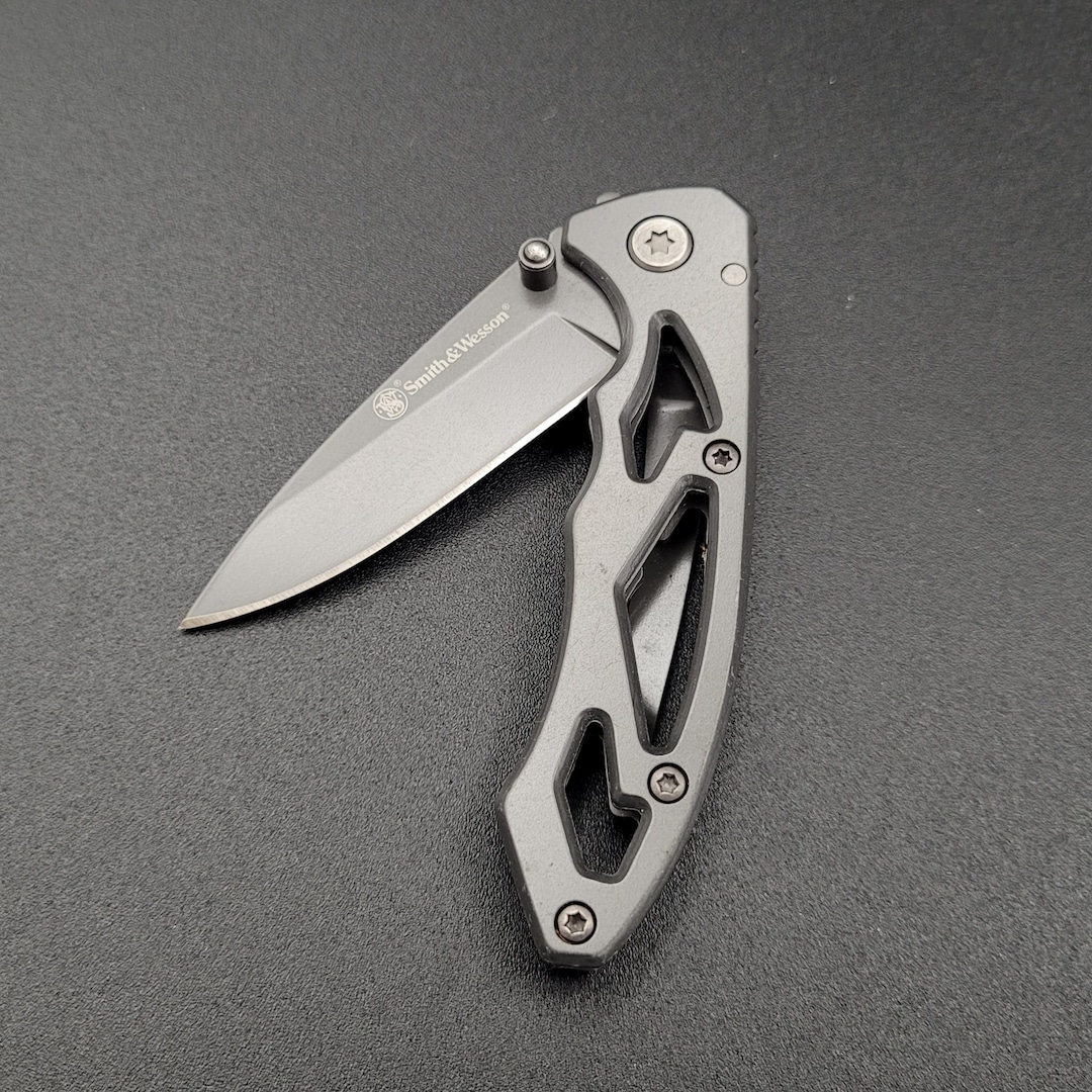 Pre-owned Smith & Wesson Frame Lock Drop Point Folding Knife - Etsy