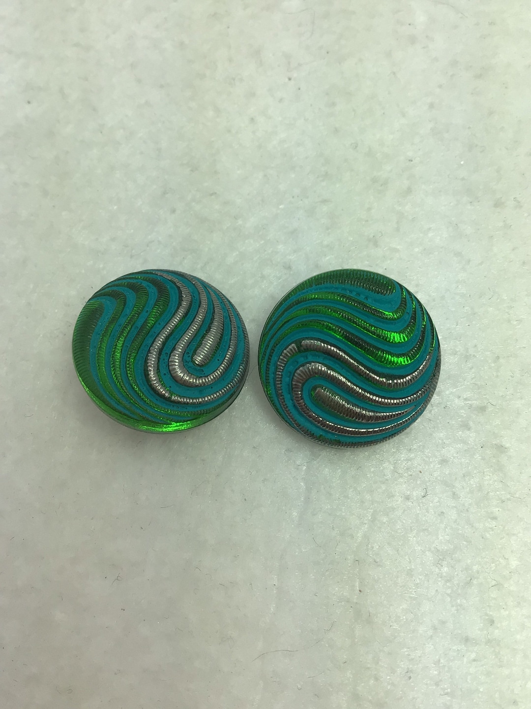 CZE 18 mm Swirl Button Grüner Apfel mit Sea Green Wash und Silber ...