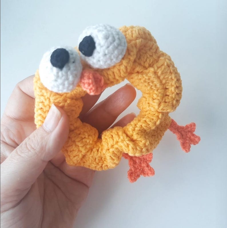 Duck Scrunchie Crochet Pattern Pdf+videotutorial | Cute Duck Hair Tie ...