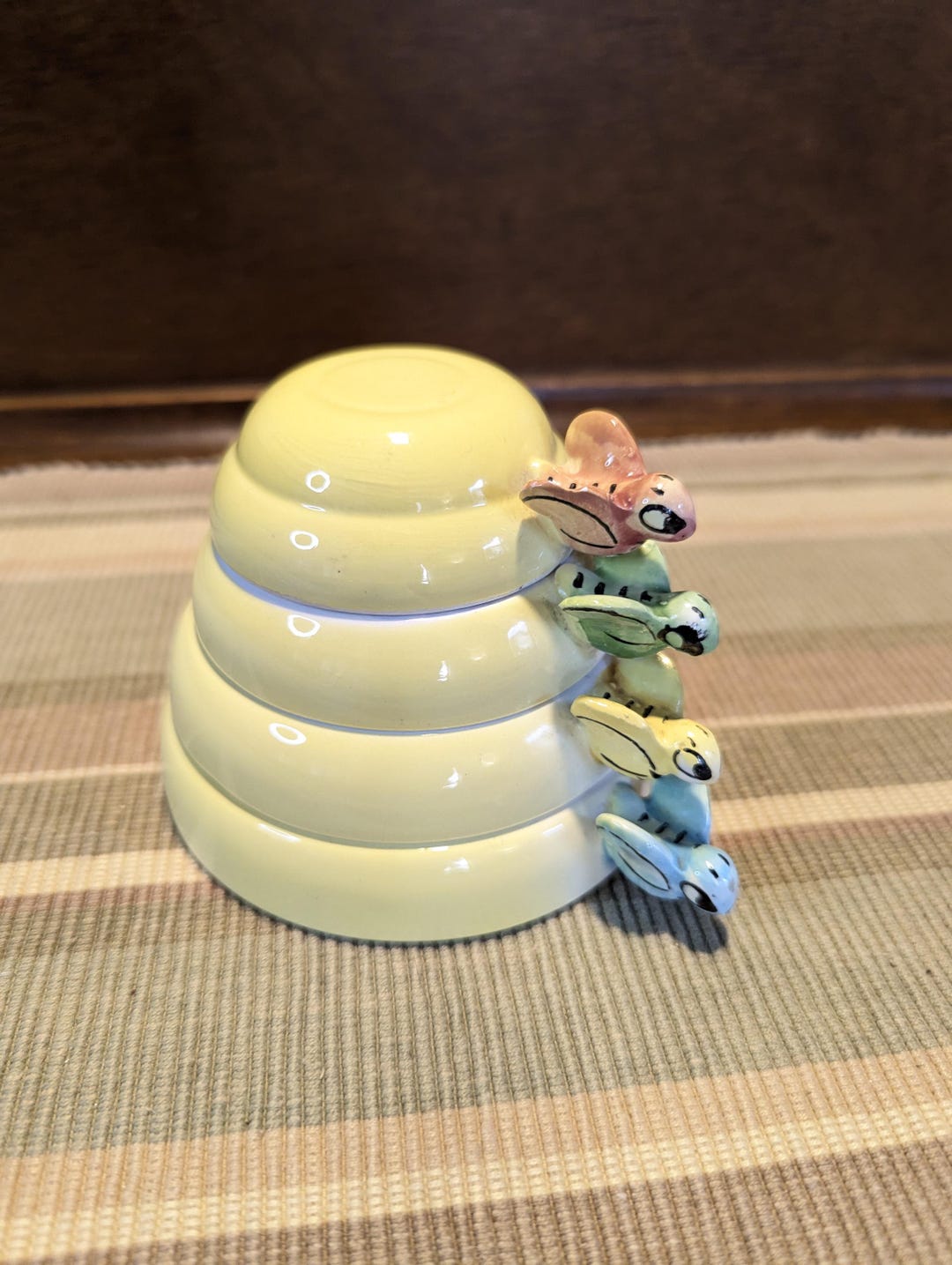 Vintage Yellow Beehive Measuring Cups | Menschik-goldman | Hand-painted ...