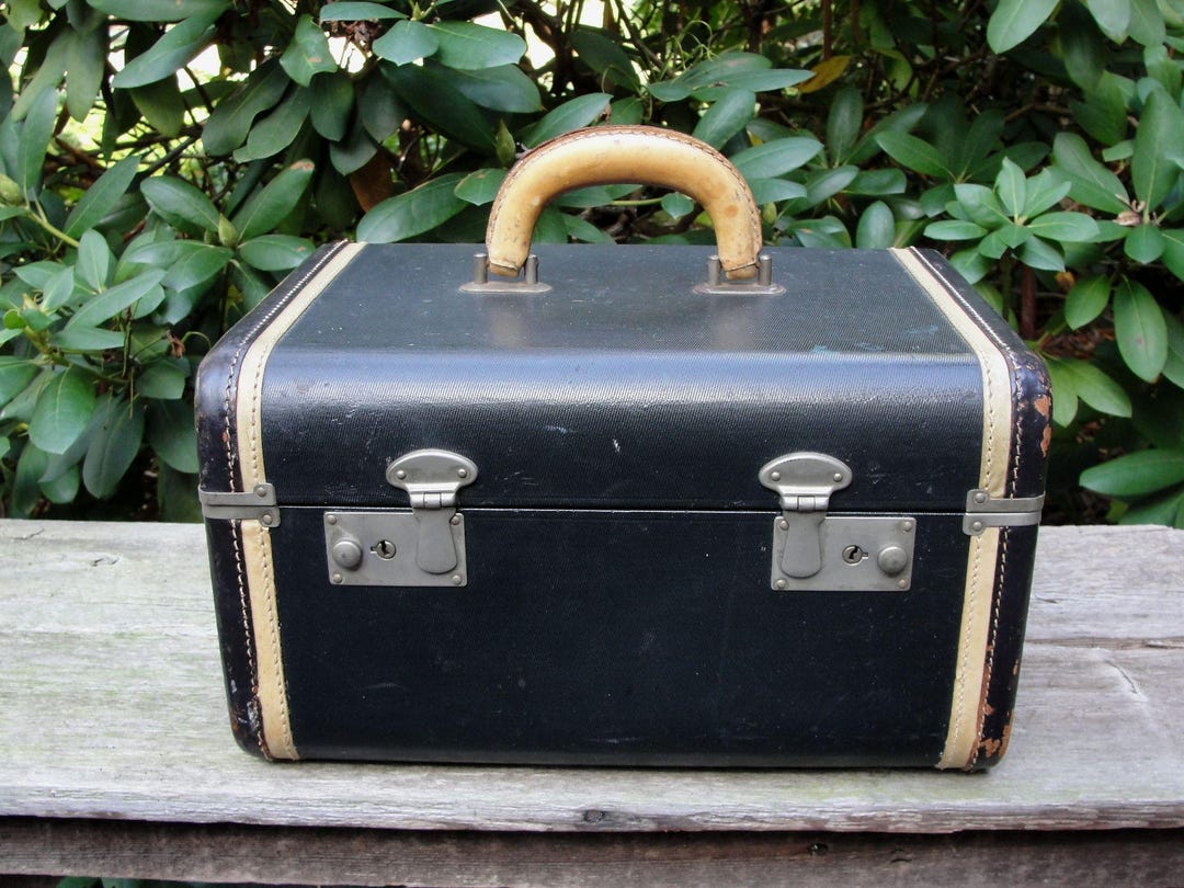 Vintage 40s 50s Navy Blue Train Case - Hard Shell, Cosmetic Make-up ...