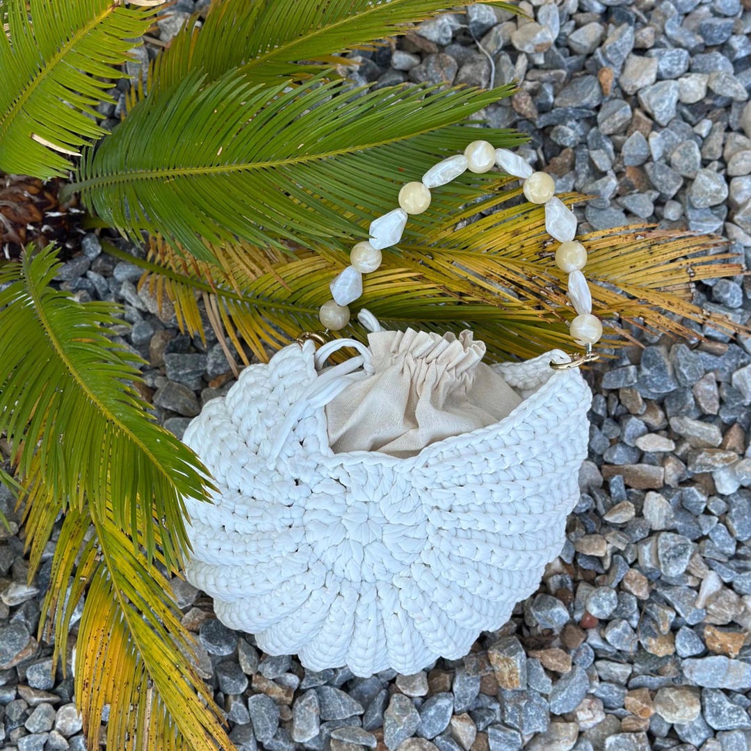 Seashell Crochet Bag: Beaded Handle, Creamy White Yarn Purse - Etsy