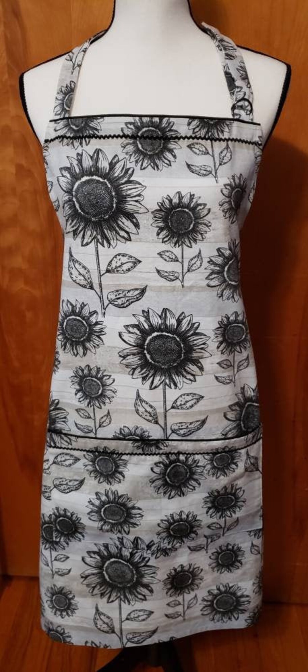 Black Sunflower Apron With Pockets, Artist Crafter, Womans Kitchen ...
