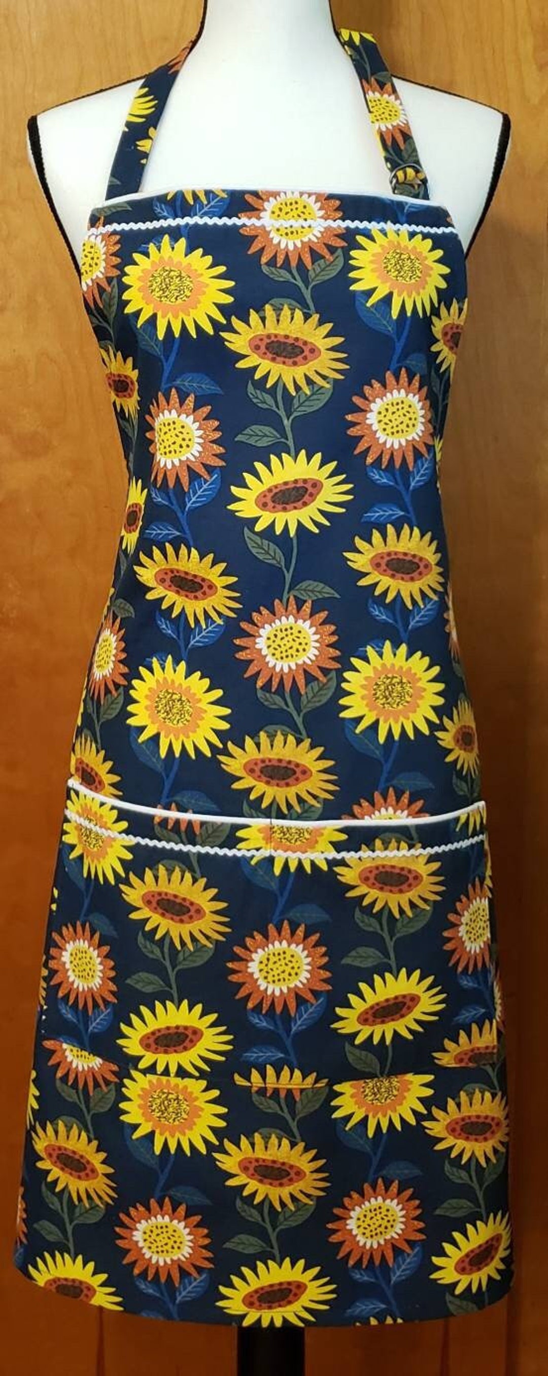 Bright Sunflower Chef Style Apron With Pockets, Artist Crafter, Baker ...
