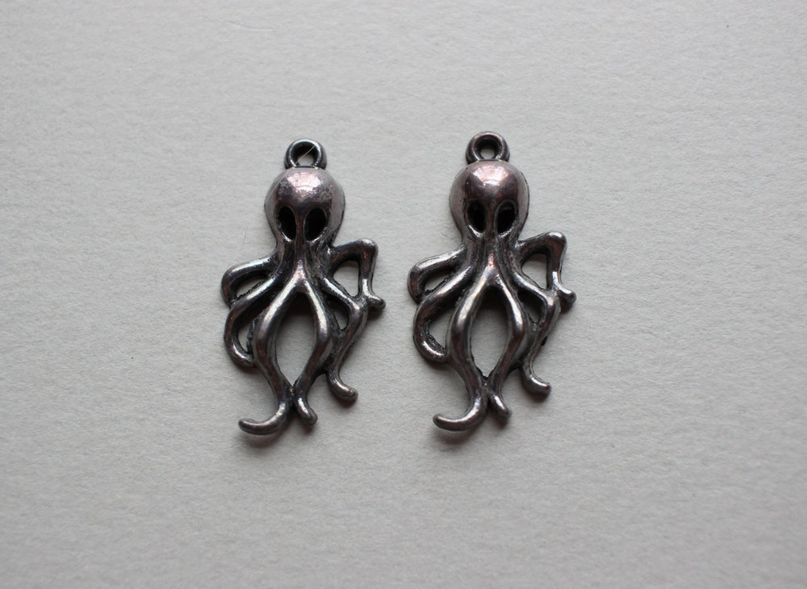 10 Oxidized Silver Octopus Charms - Etsy