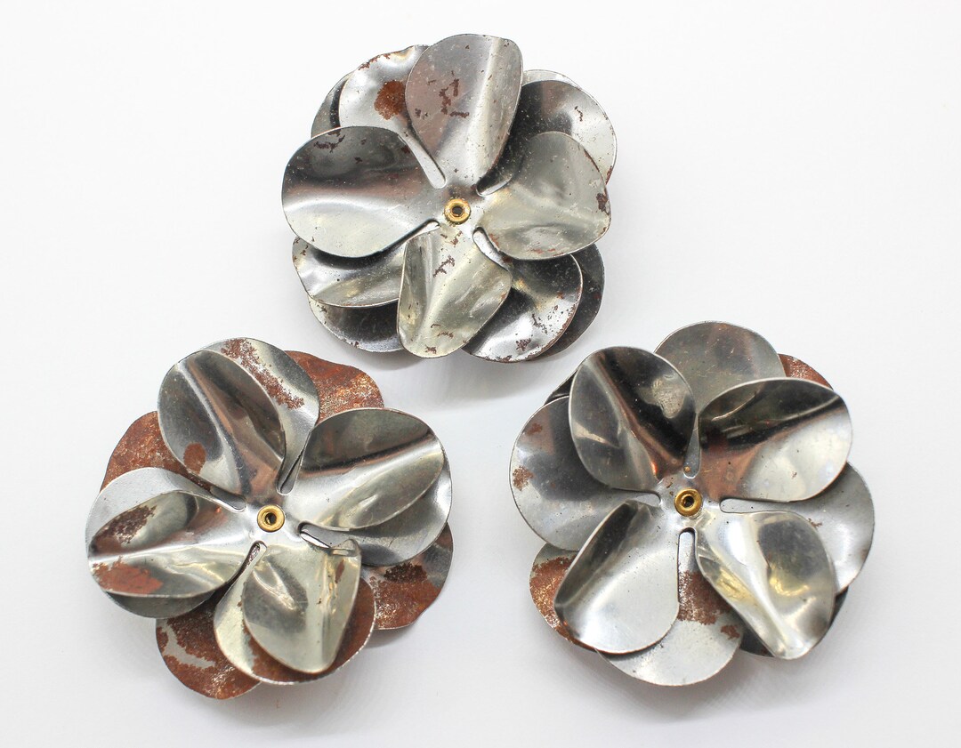 3 Large Rusty Vintage Flower Brooch Centerpieces Slider Hook Pendants ...