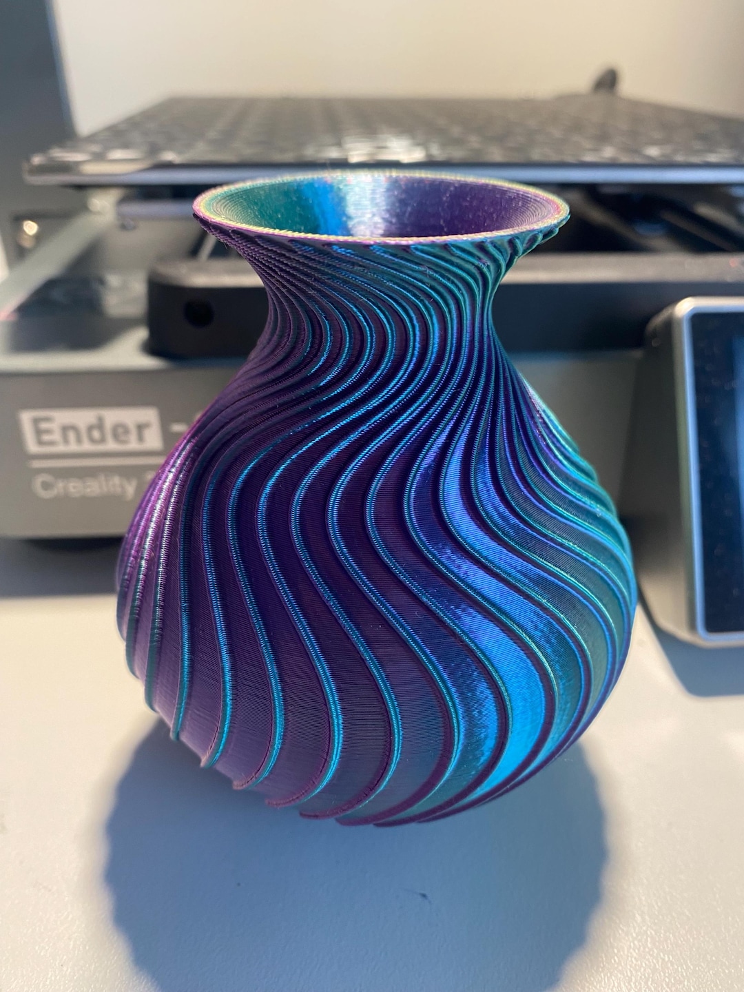 3D Printable Swirl Vase STL File: Modern Spiral Decor (digital Download ...