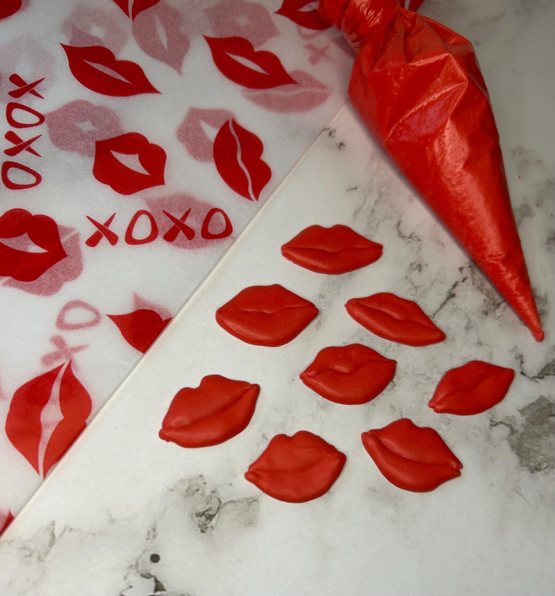 25 Royal Icing Red Lips, Sugar Decor Lips, Mini Lip Icing Decorations ...