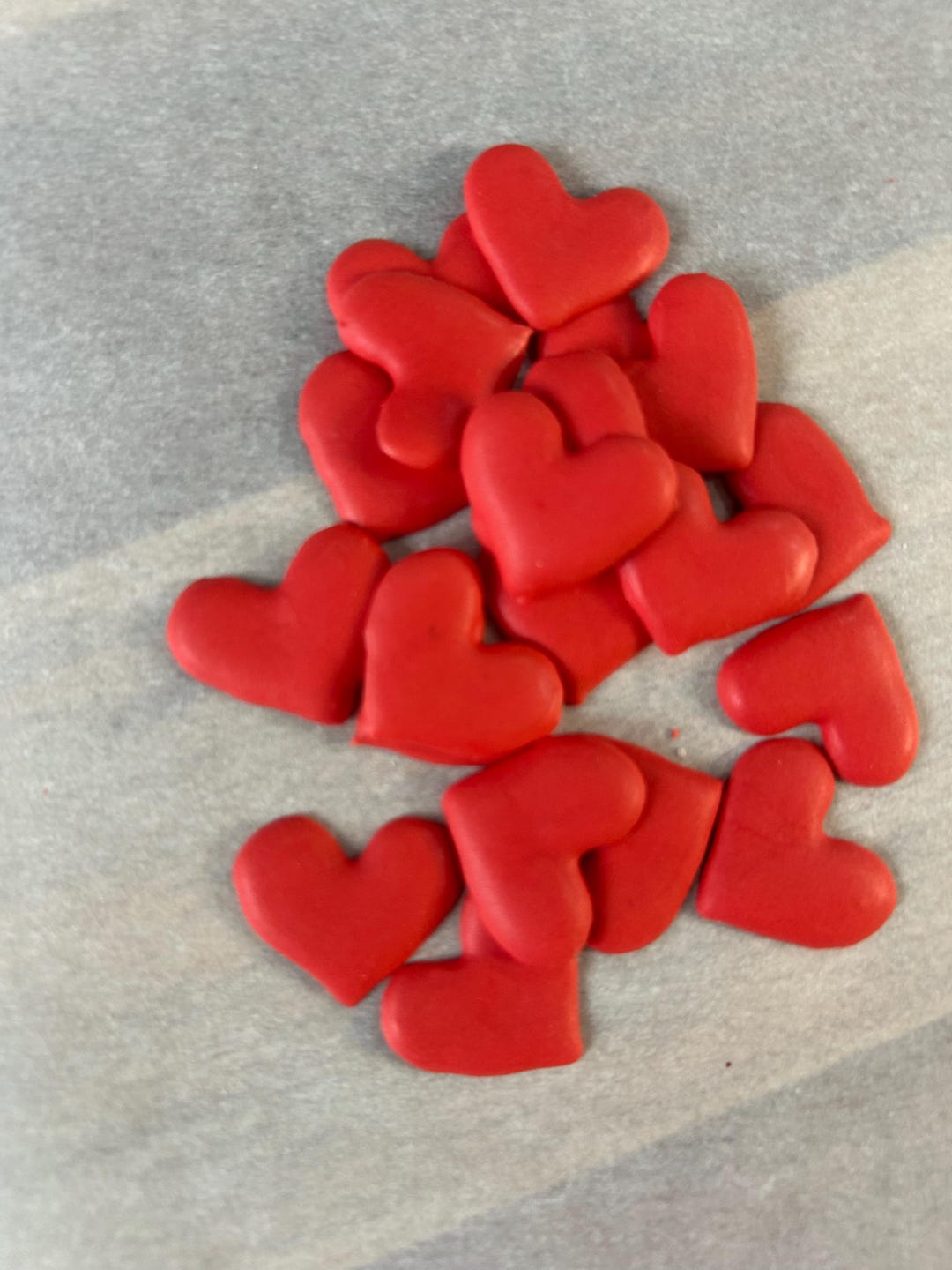 25 Royal Icing Hearts, Sugar Hearts, Mini Heart Icing Decorations ...