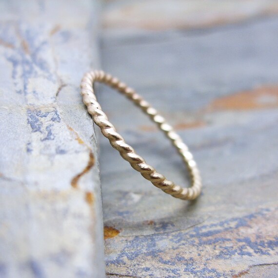 Winziges Gold Twist Band. Massiver 14k Gold Eternity Jubilaumsband. Etsy