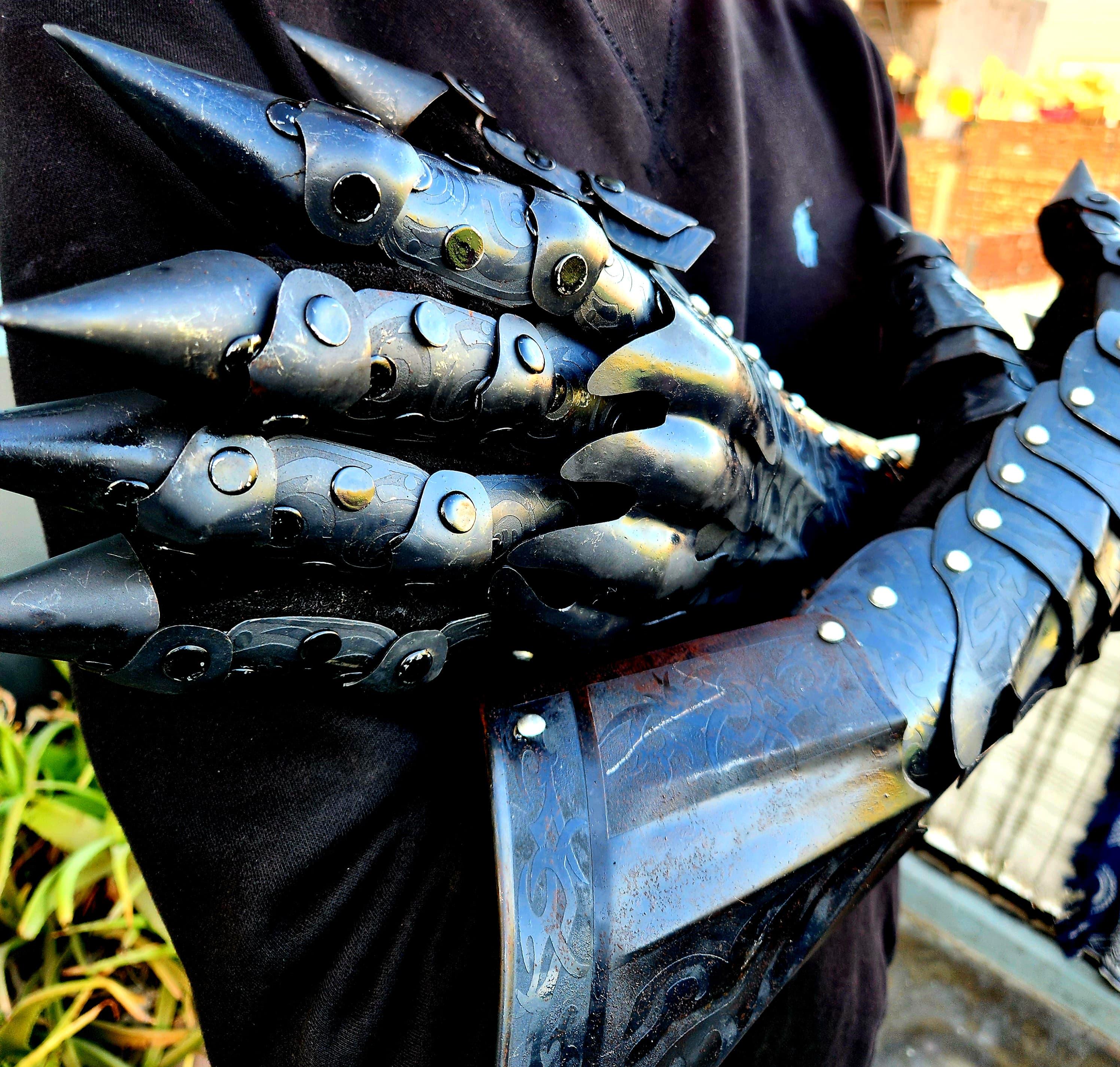Medieval Nazgul Black Etching Gloves - Gauntlets Steel Gloves - Hand ...