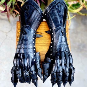 Medieval Nazgul Black Etched Steel Gauntlets: Hand Armor Gloves - Etsy