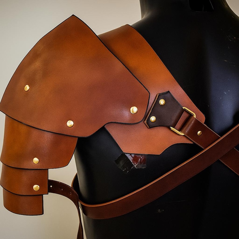 Handmade Leather Shoulder Pauldron: Medieval Armor, LARP Cosplay - Etsy