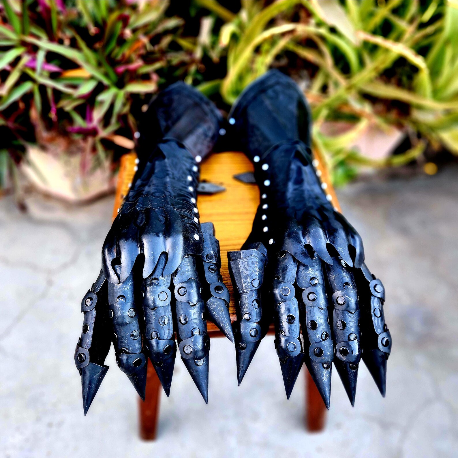 Medieval Nazgul Black Etching Gloves - Gauntlets Steel Gloves - Hand ...