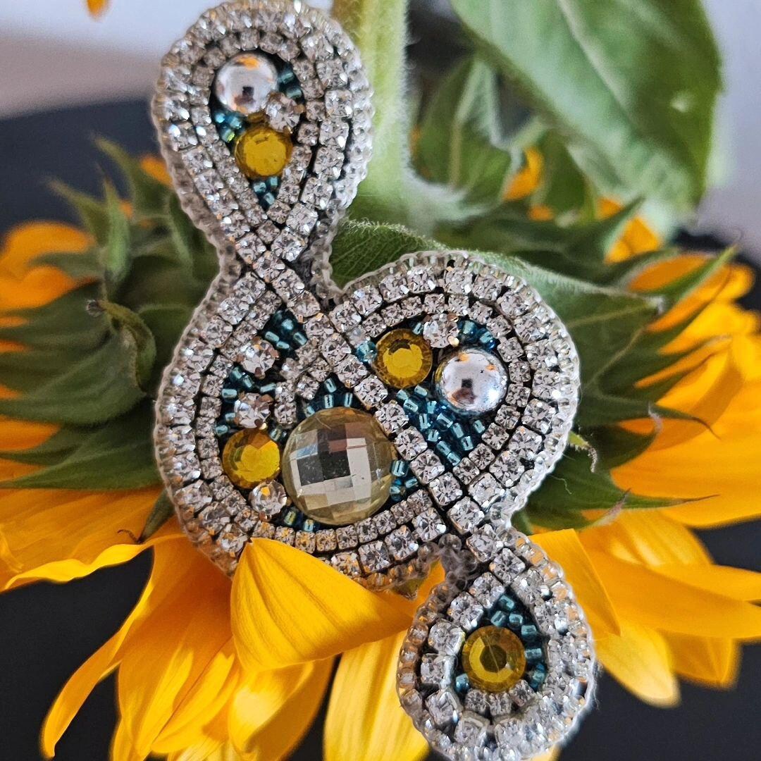 Brooch Embroidered With Beads Treble Clef in Yellow and Blue Colors ...