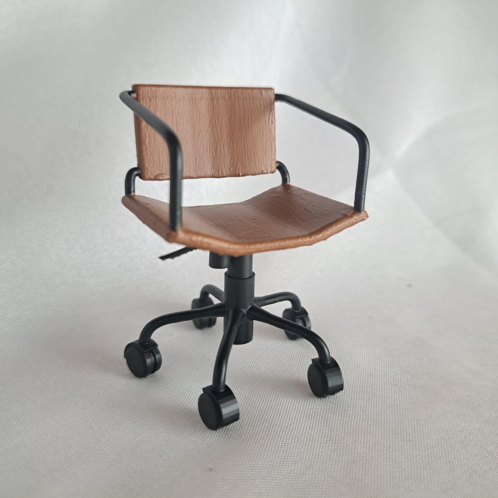 Office Chair 1:12 Miniature Scale Modern Swivel Desk Chair Dollhouse ...