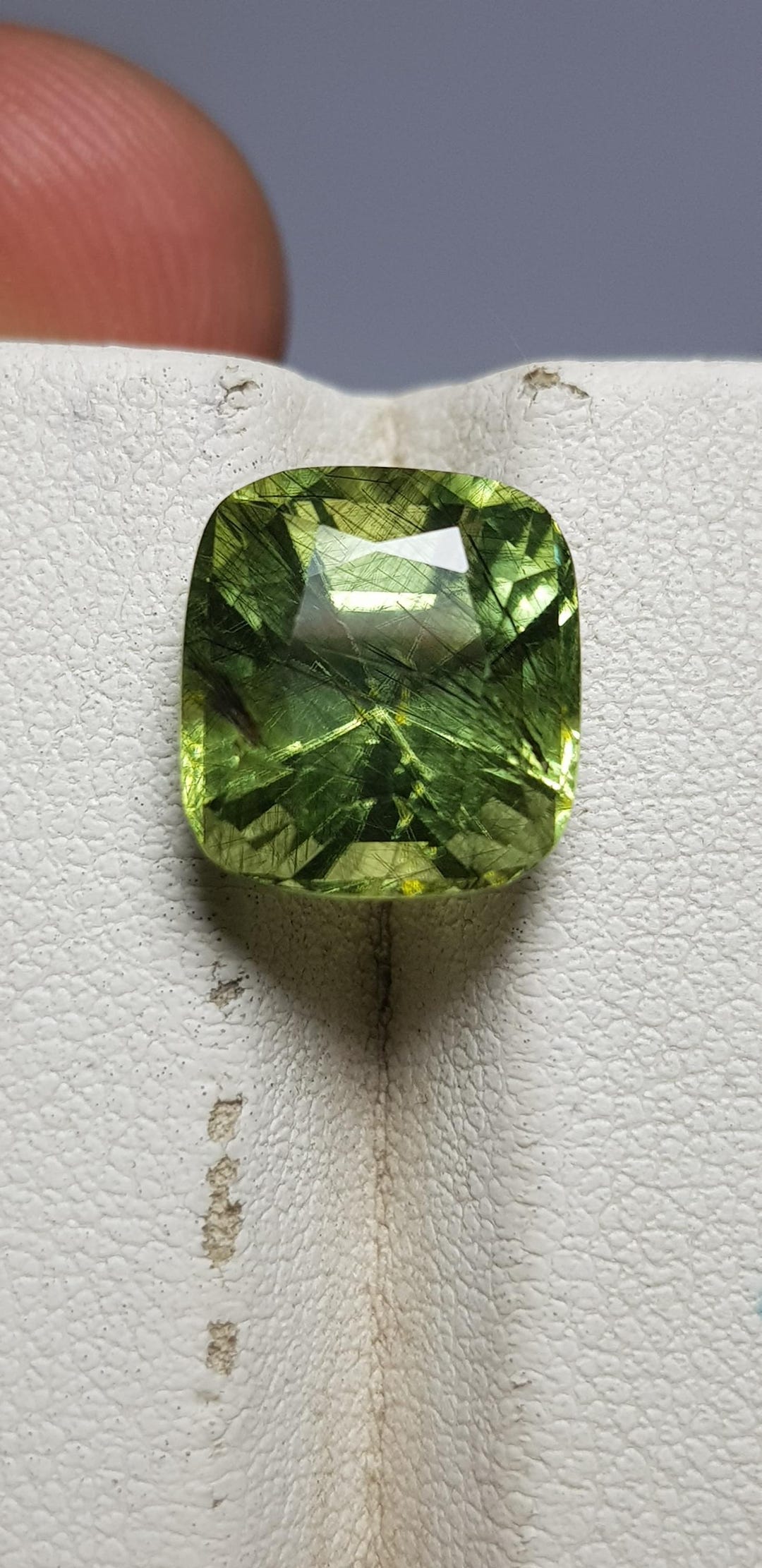 7.00 Ct Collector’s Grade Peridot With Rare Ludwigite Inclusions ...