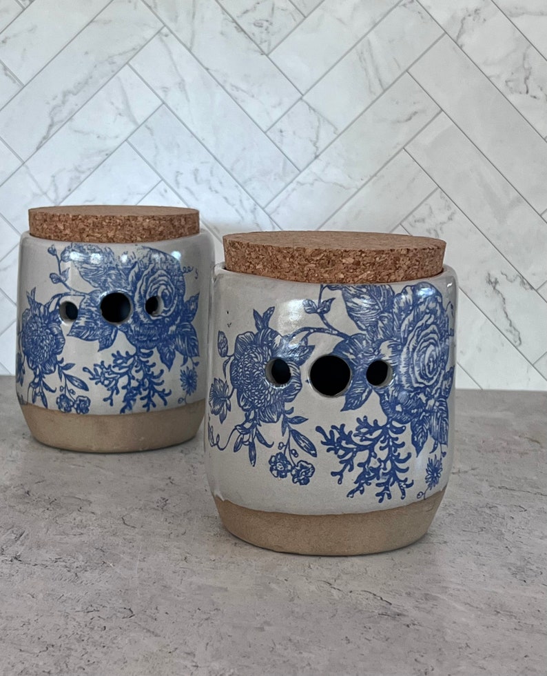 Ceramic Garlic Keeper, Kitchen Decor, Handmade Garlic Jar - Etsy