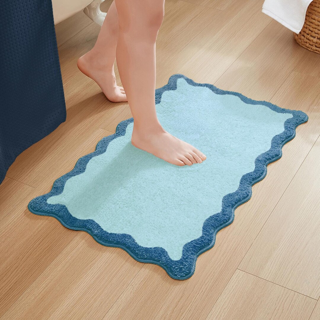 Nereida Bath Mat – Scalloped Design Microfiber Absorbent Non Slip Rug ...