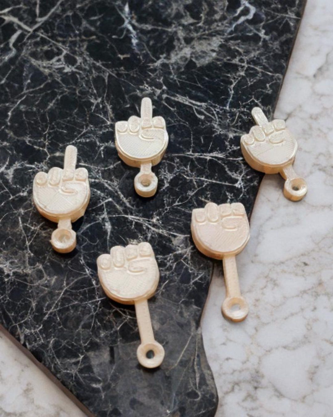 3D Printed Keychain | Movable Middle Finger Keychain, Funny Novelty ...