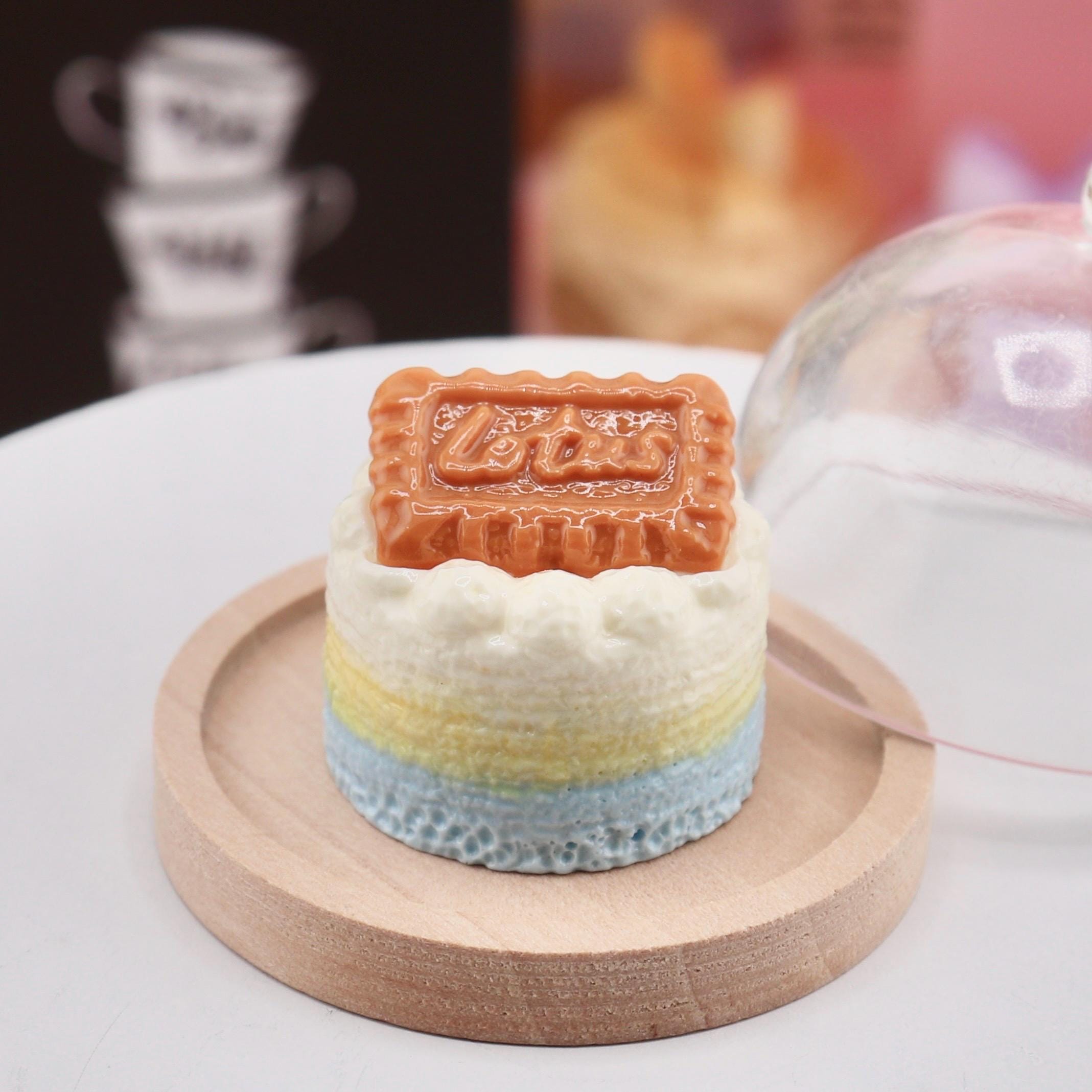 Mini Lotus Cake – 1:12 Scale Resin Dessert – Dollhouse Bakery Accessory ...