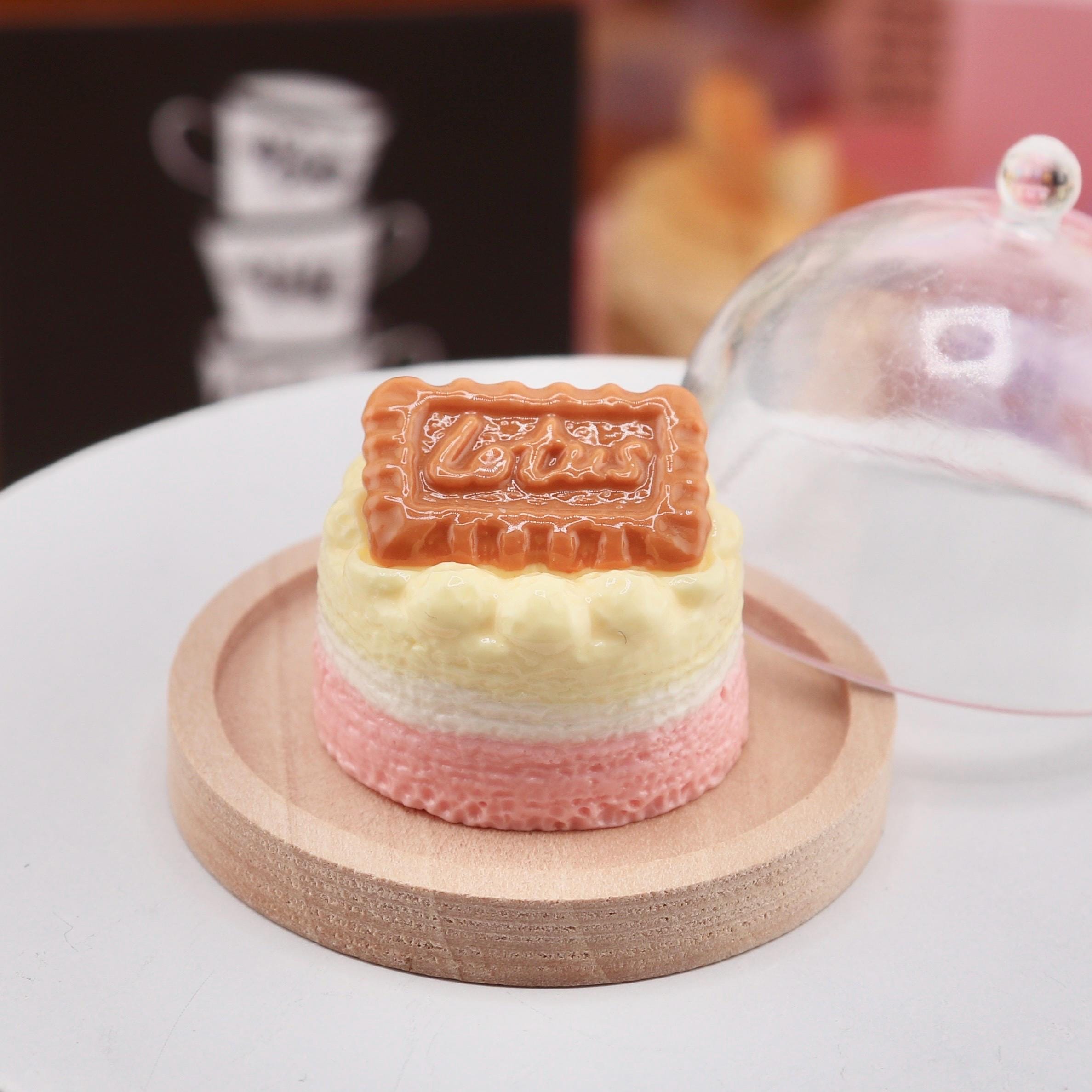 Mini Lotus Cake – 1:12 Scale Resin Dessert – Dollhouse Bakery Accessory ...
