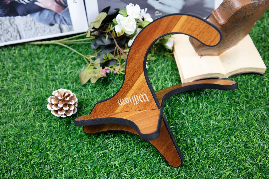Custom Engraved Ukulele Stand - Custom Gifts for Ukulele Players ...