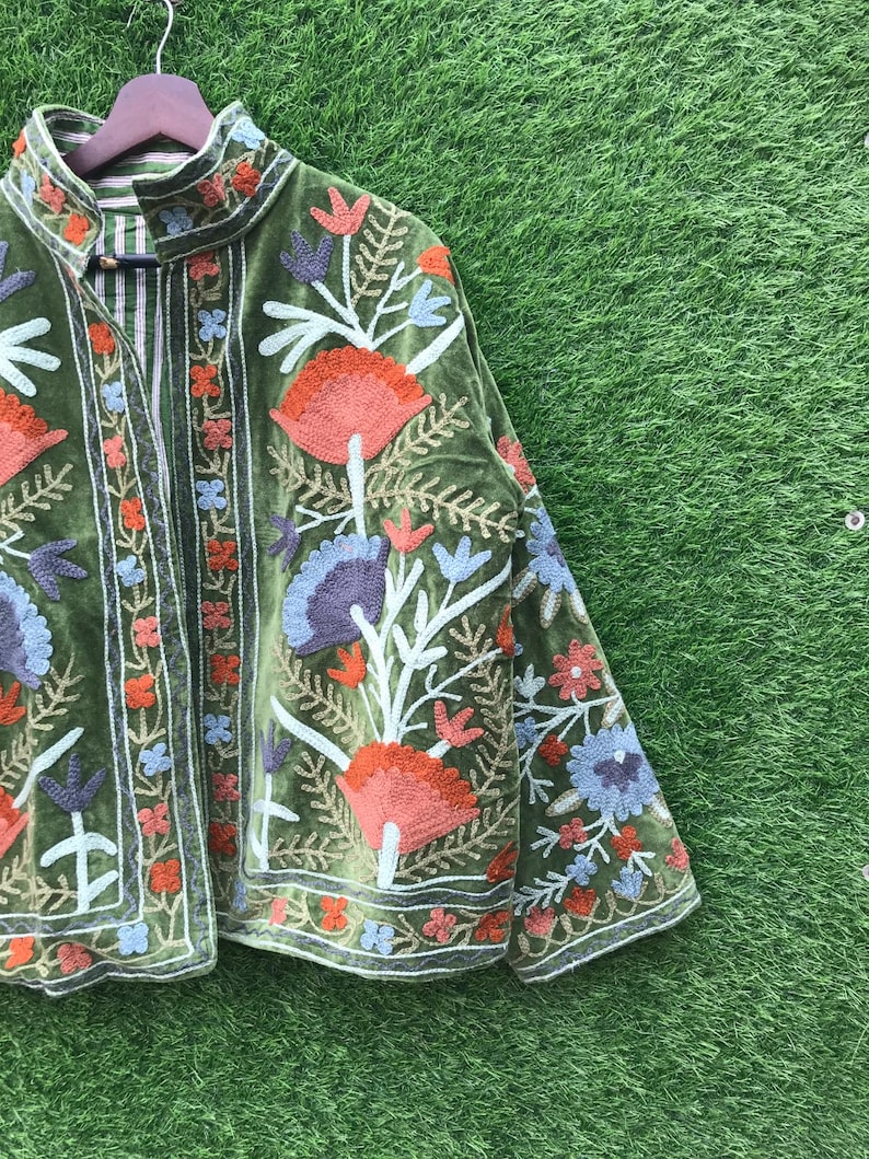 Giacca in velluto ricamata a mano: giacca Suzani boho, vintage fatta a ...