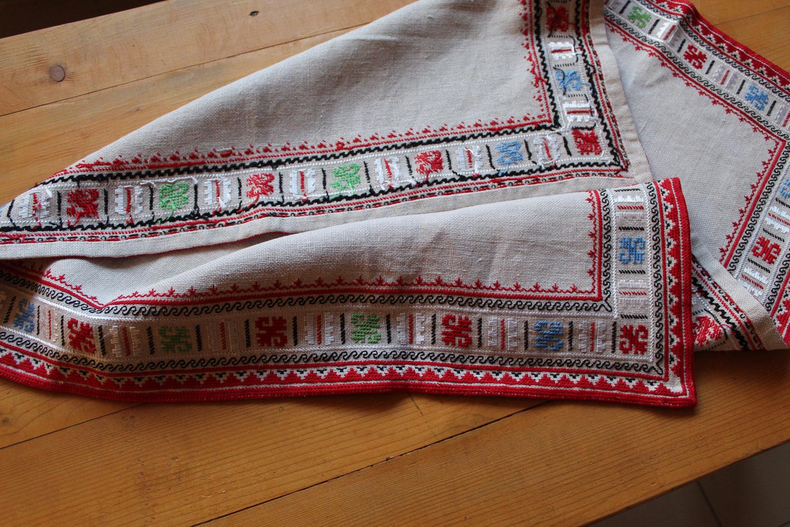 Bulgarian Embroidery. Hand Embroidery. Vintage Tablecloth. Folk Decor ...