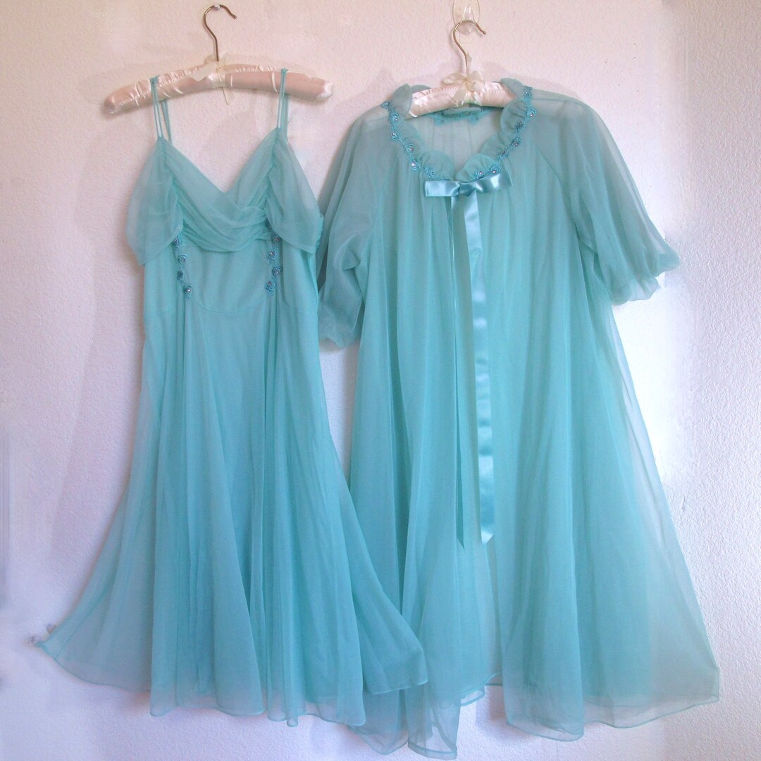 Vintage Vanity Fair Blue Peignoir Set Size 36 With Waltz Length Gown ...