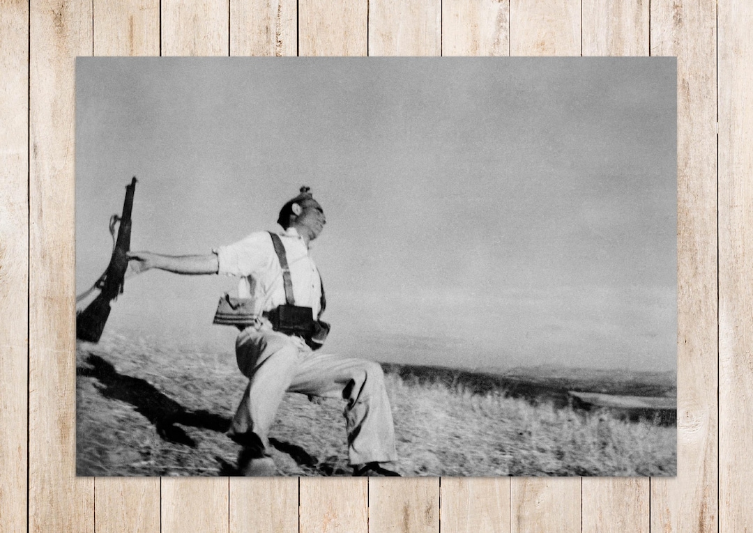 Fine Art Photo of the Falling Soldier by Robert Capa | Art Print - Etsy