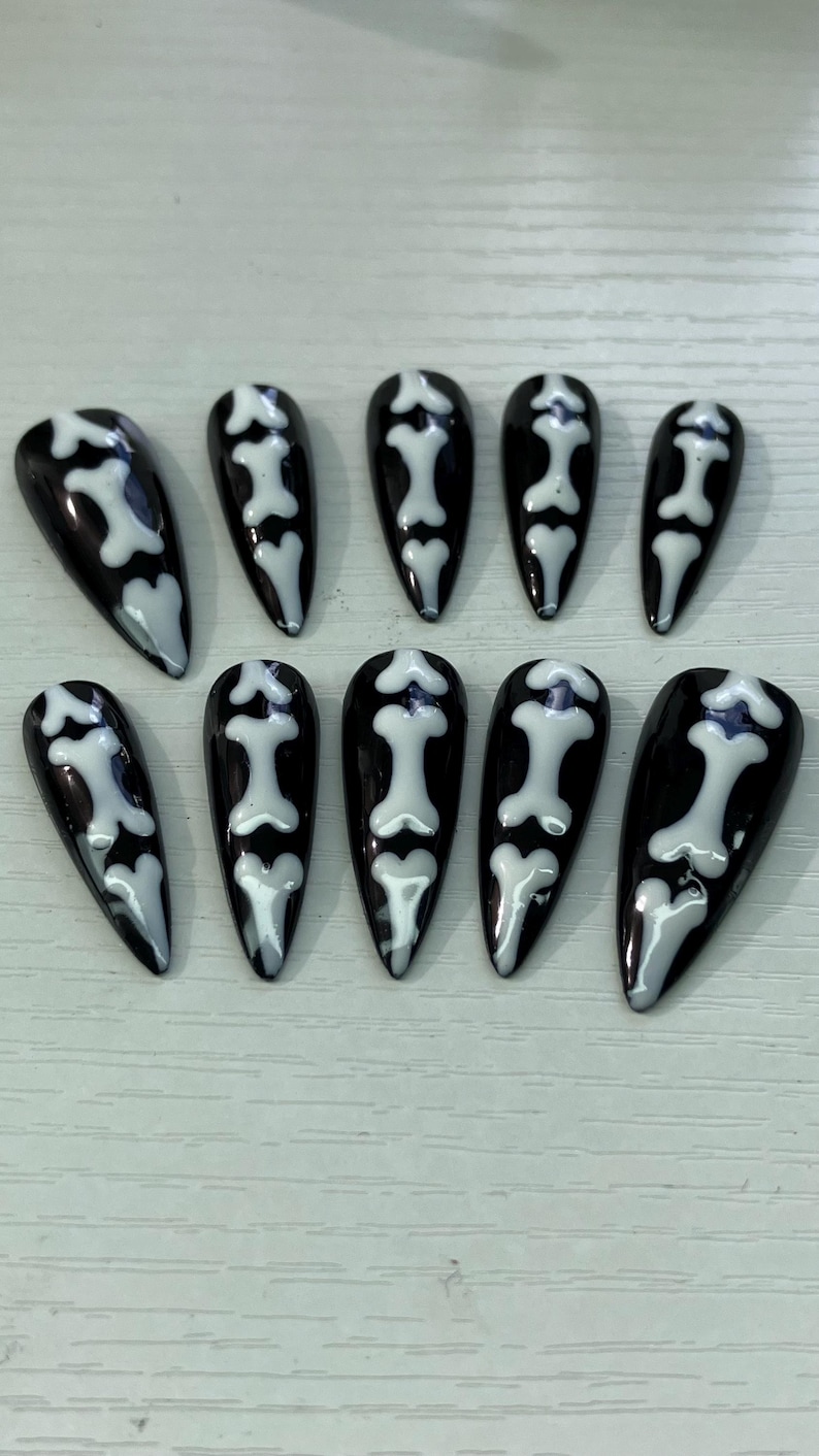 Skeleton Bones Press on Nails Design, Halloween Nails, Application Pack ...