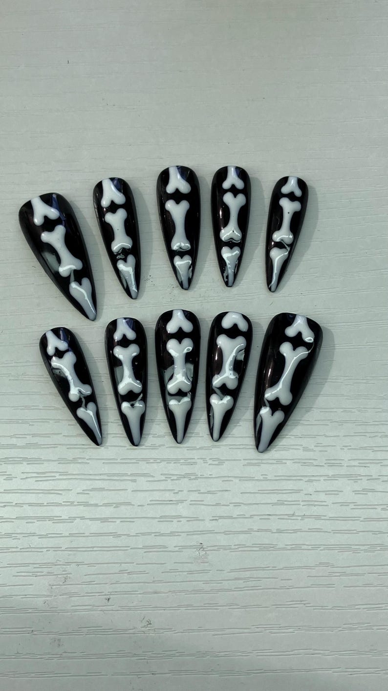 Skeleton Bones Press on Nails Design, Halloween Nails, Application Pack ...