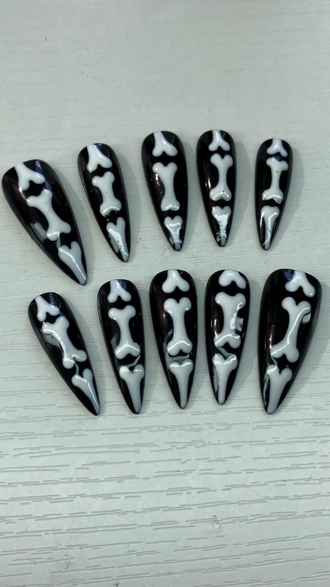 Skeleton Bones Press on Nails Design, Halloween Nails, Application Pack ...