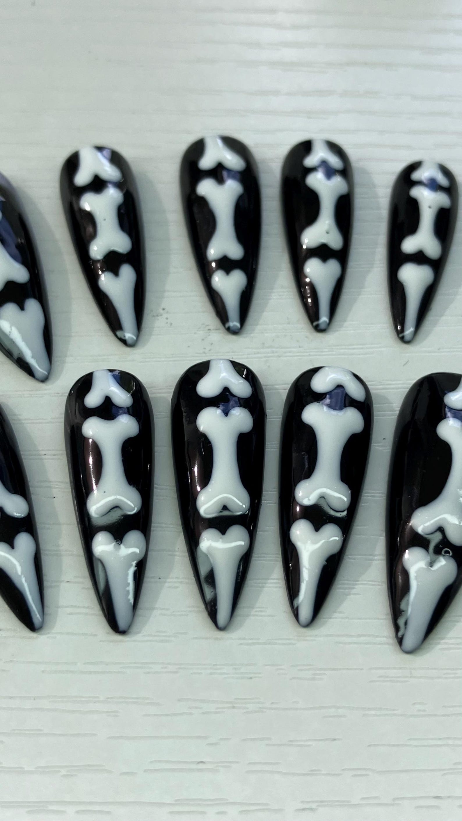 Skeleton Bones Press on Nails Design, Halloween Nails, Application Pack ...
