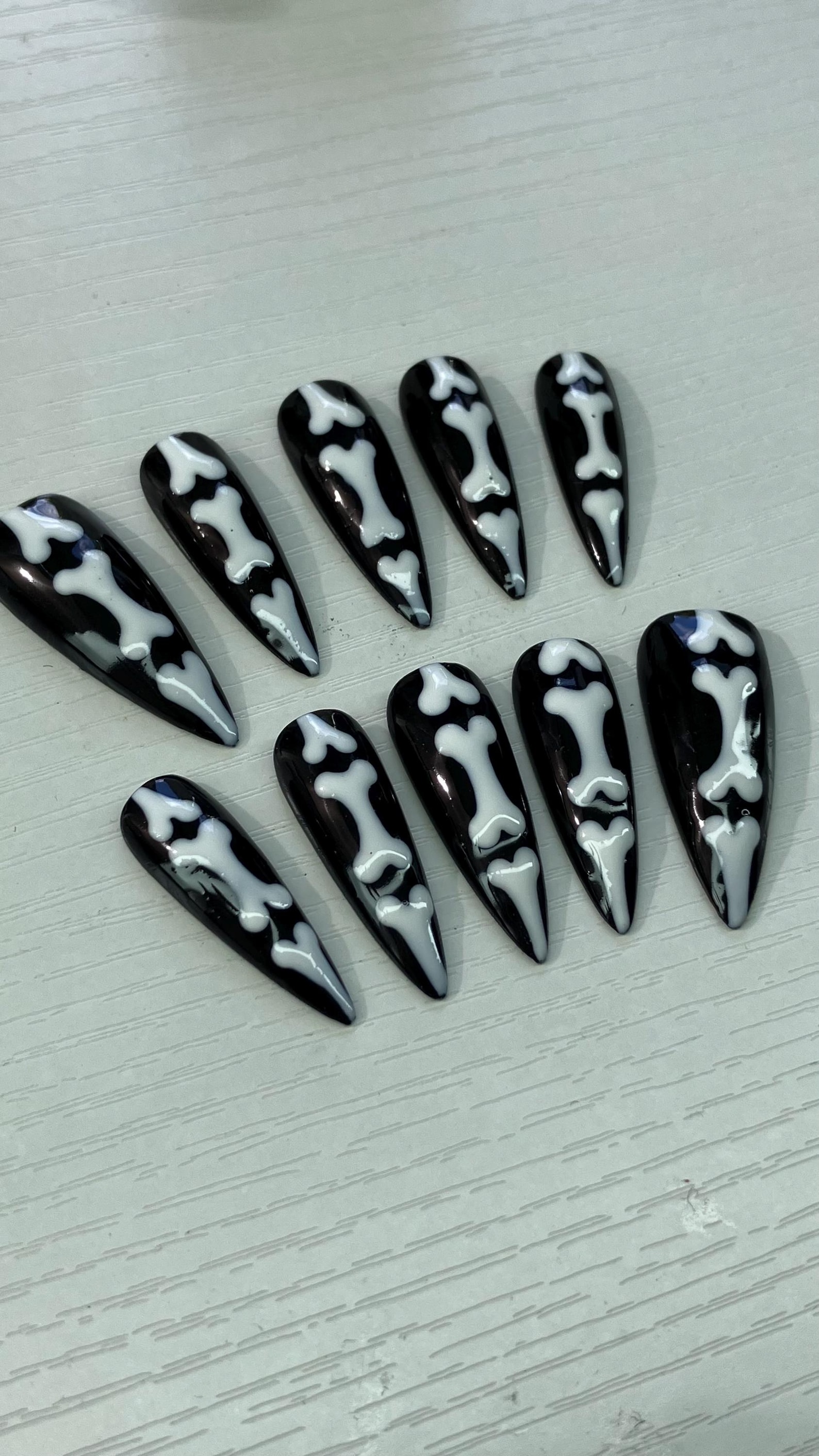 Skeleton Bones Press on Nails Design, Halloween Nails, Application Pack ...